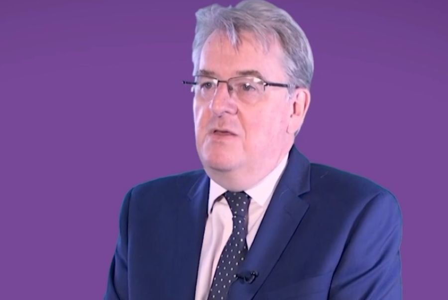 Robert Hardman Biography: A Powerful Voice in Royal Journalism - Blogeen